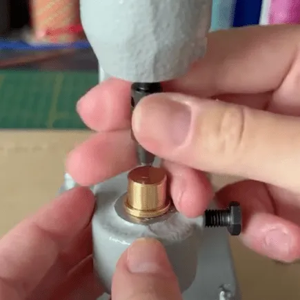 Spindle press for leather and biothane | The Basics